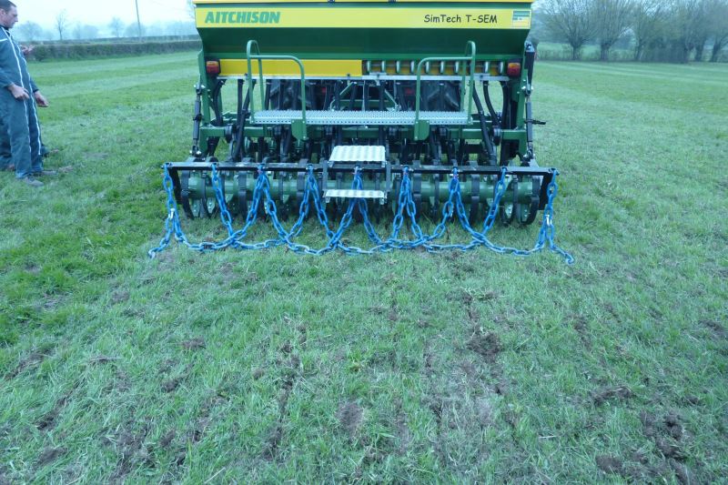 Sursemis dans une prairie