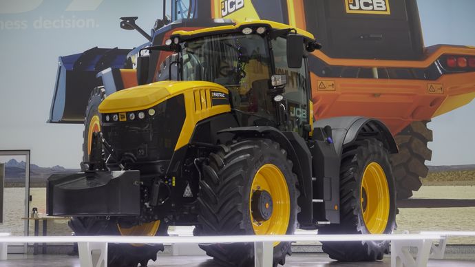 Les tracteurs JCB Fastrac 8000 mieux suspendus