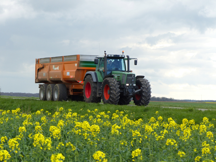 Réglementation routière des engins agricoles en France