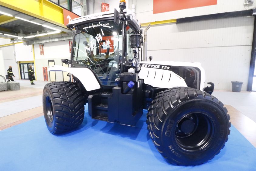 BM Tractors Better 175 : Un tracteur original adapté aux dénivelés