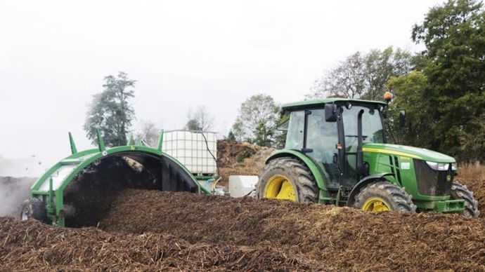 Fertilisation : « Je possède mon propre retourneur d’andain pour ...