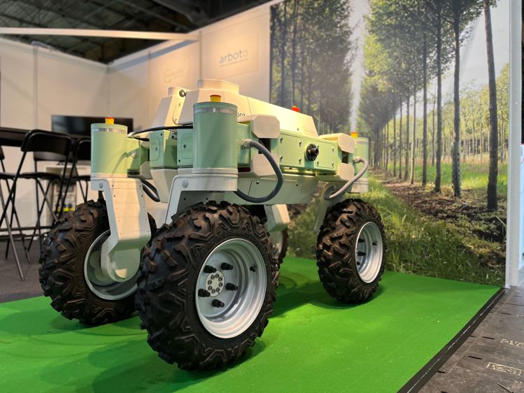 La start-up Exobotic Technologies dévoile un robot autonome 0-turn au Sima