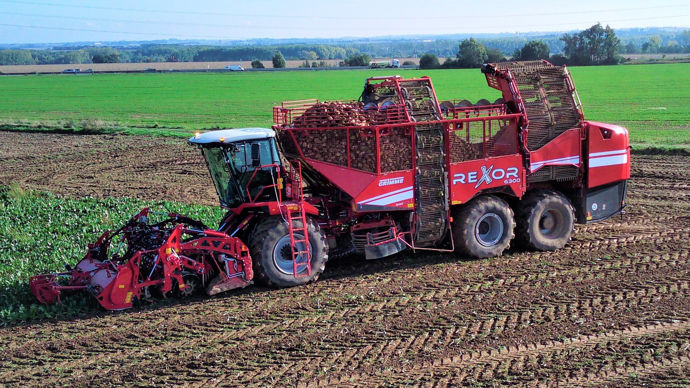 Aux commandes de l'arracheuse à betteraves Grimme Rexor 6300 Gen3