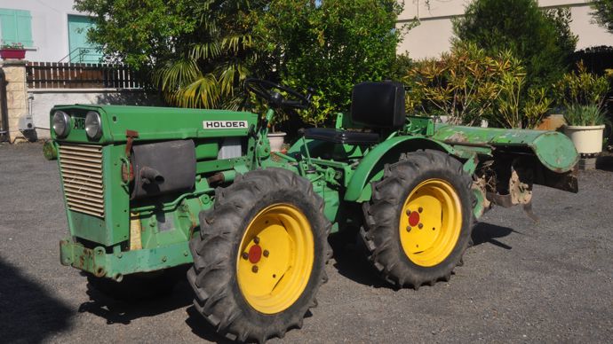 Holder s'est fait un nom grâce à ses tracteurs spécialisés articulés.