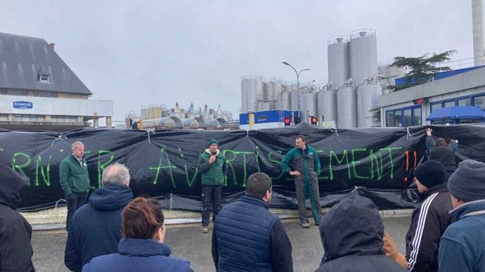 Pourquoi les livreurs Danone de Ferrières-en-Bray manifestent