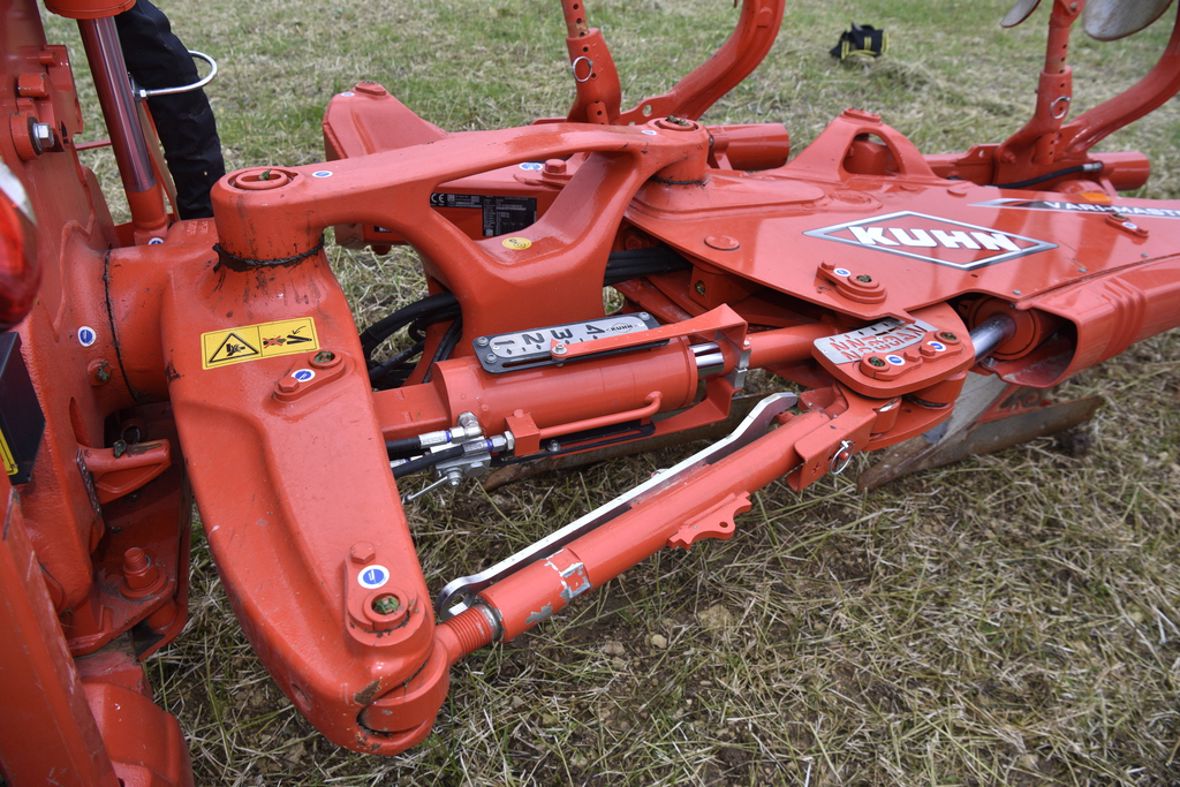 La nouvelle charrue Kuhn VariMaster M à l’épreuve du terrain