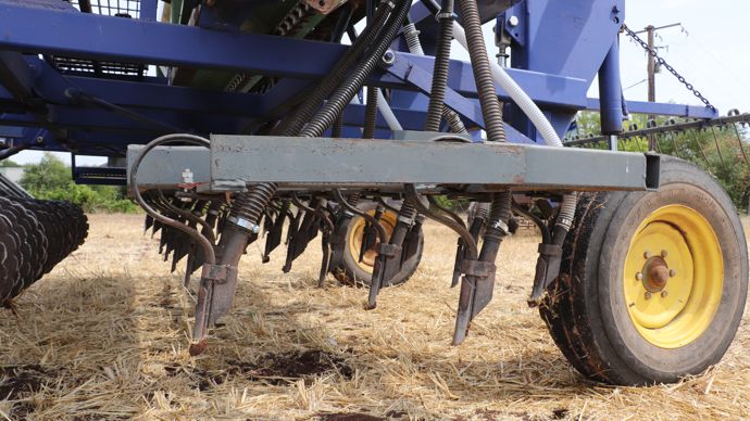 Conception : "J'ai fabriqué un semoir de semis direct pour implanter ...